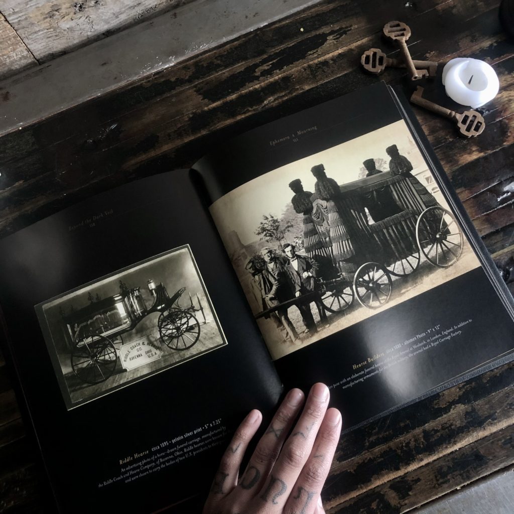 Beyond the Dark Veil: Post Mortem & Mourning Photography from The Thanatos Archive. - RitualCravt