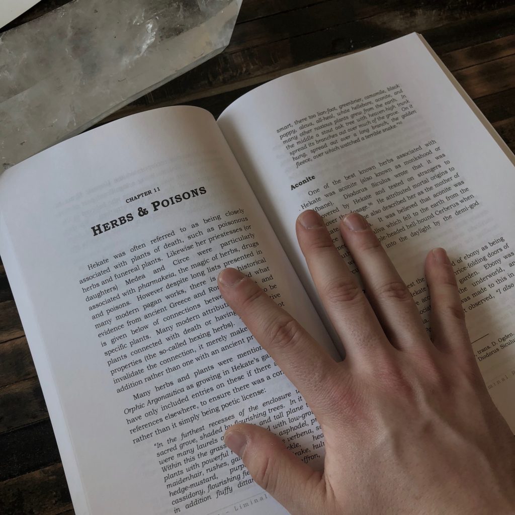 Hekate Liminal Rites. By Sorita D'Este & David Rankine. - RitualCravt